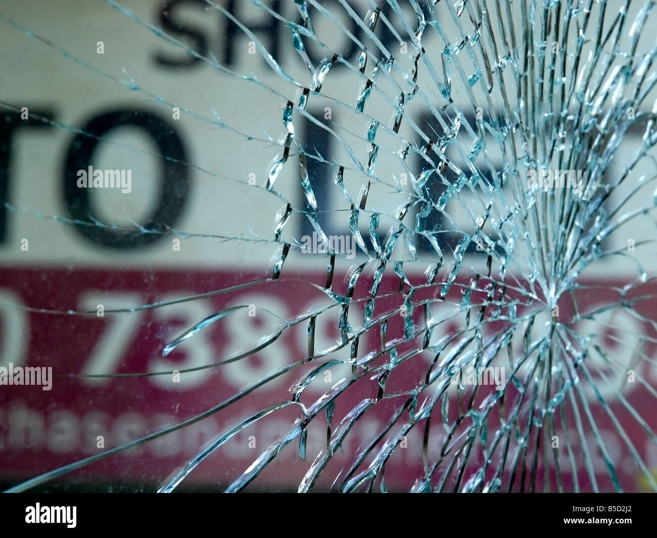 Broken glass window of shop to let Stock Photo - Alamy