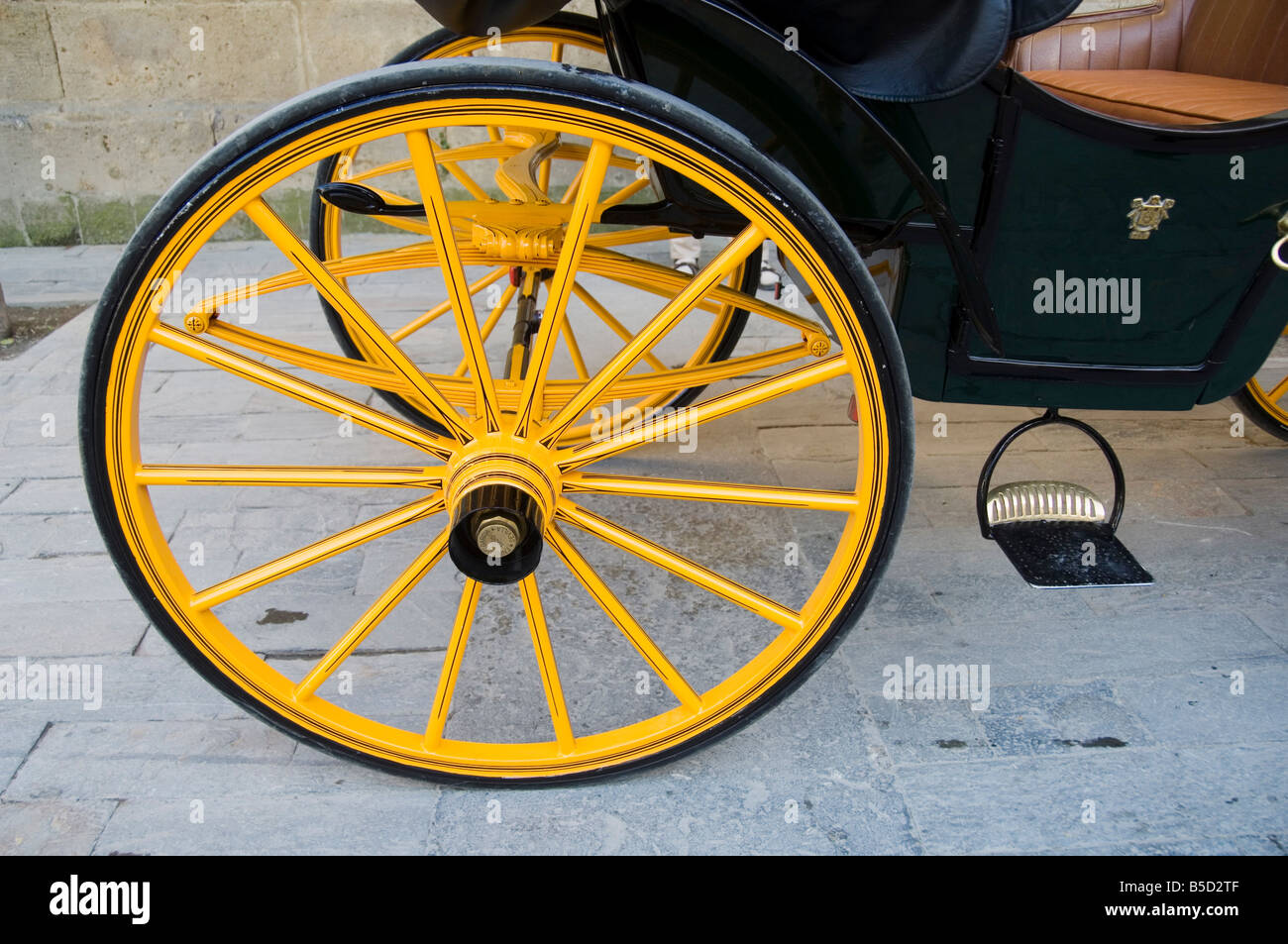 Carriage wheels hi-res stock photography and images - Alamy
