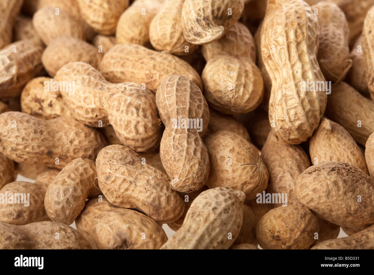 Peanuts with shells hi-res stock photography and images - Alamy