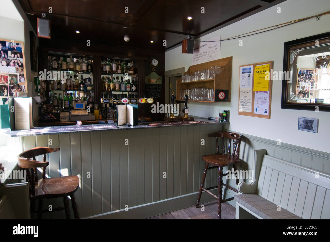 Country pub interior uk hi-res stock photography and images - Alamy