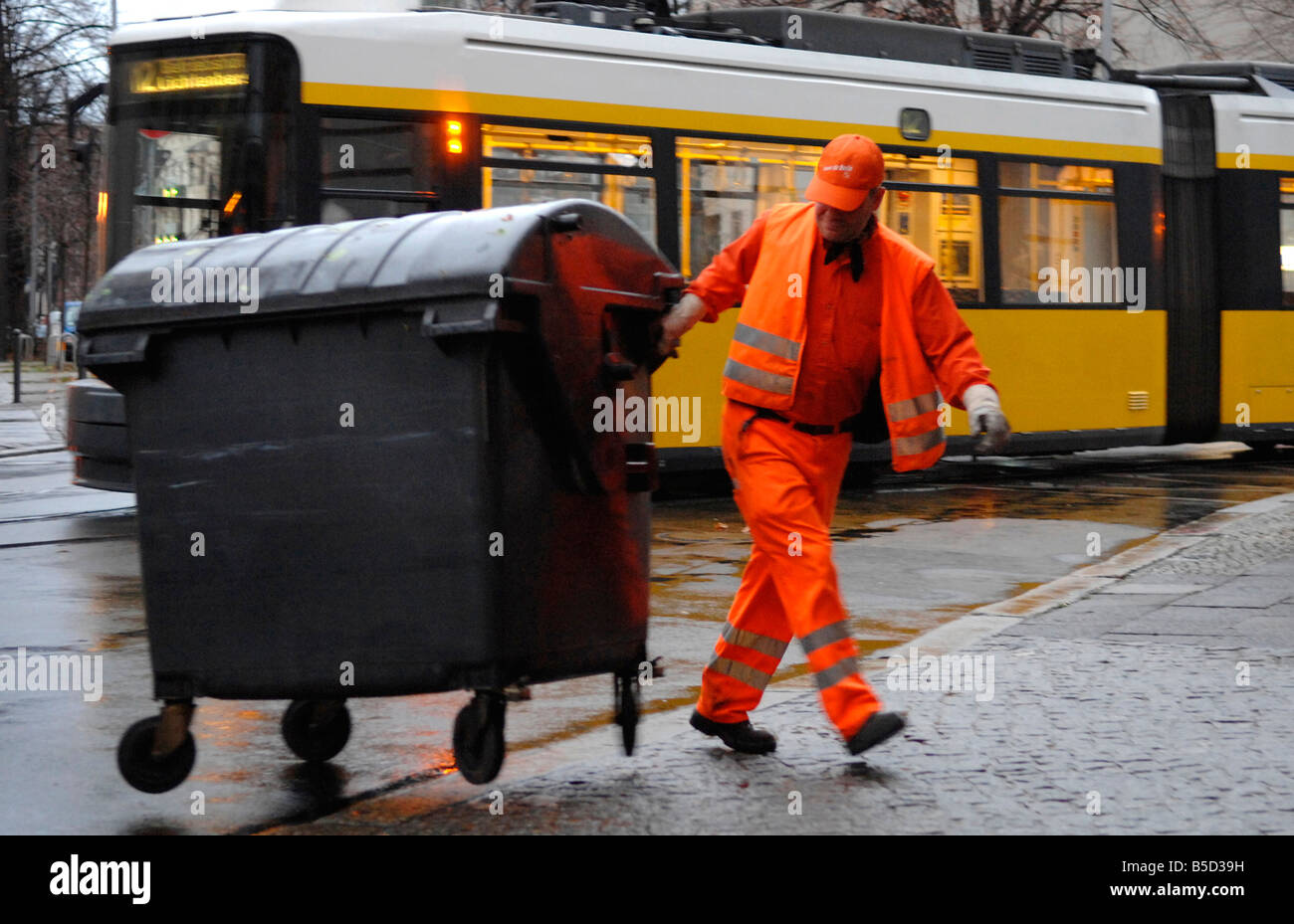 Garbage removal hi-res stock photography and images - Alamy