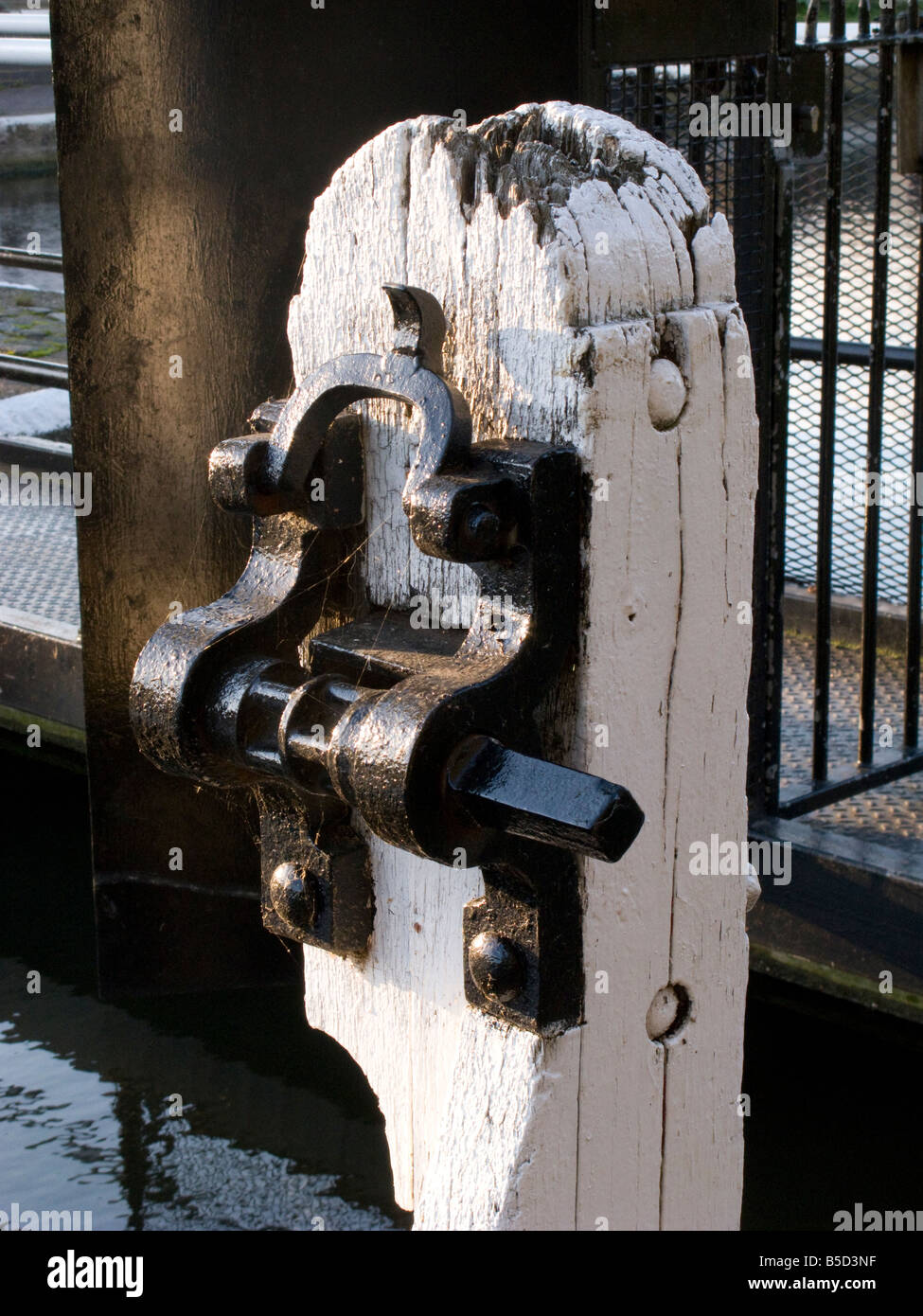 Regents canal st pancras lock hi-res stock photography and images - Alamy