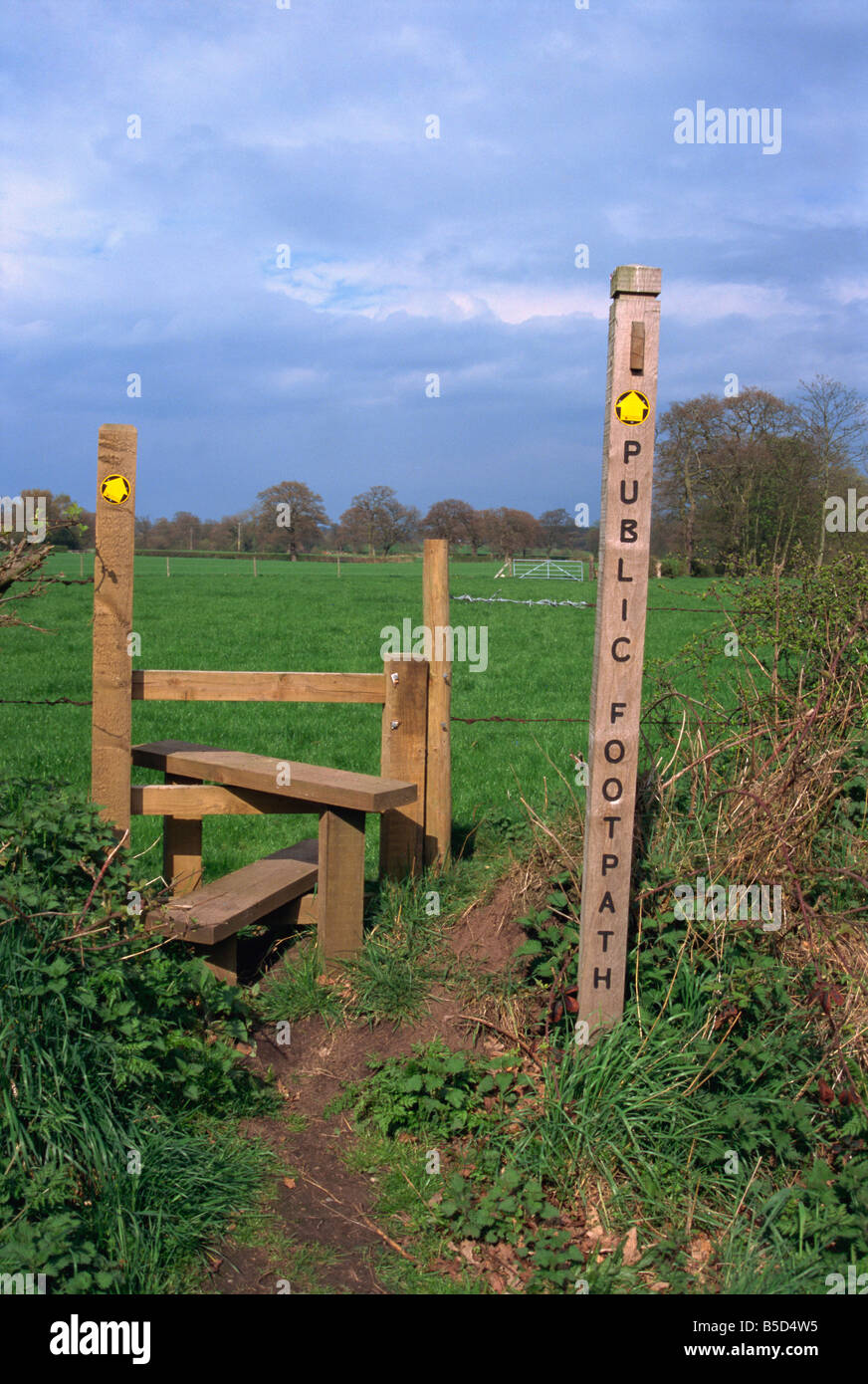 Entrance to public footpath Cheshire England UK N Boyd Stock Photo - Alamy