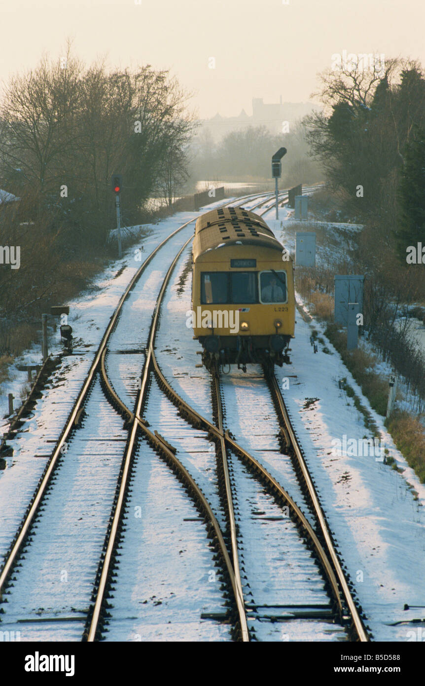 Uk trains work tracks hi-res stock photography and images - Alamy