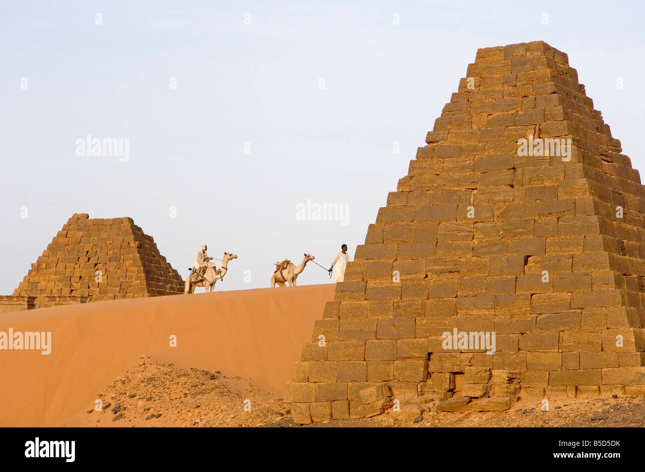 People and pyramids hi-res stock photography and images - Alamy