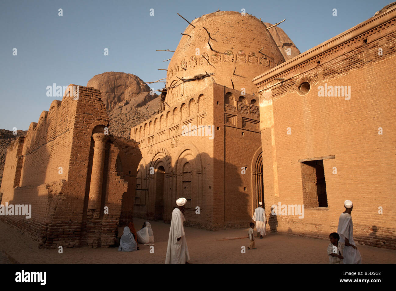 The Khatmiyah mosque at the base of the Taka Mountains, Kassala, Sudan ...