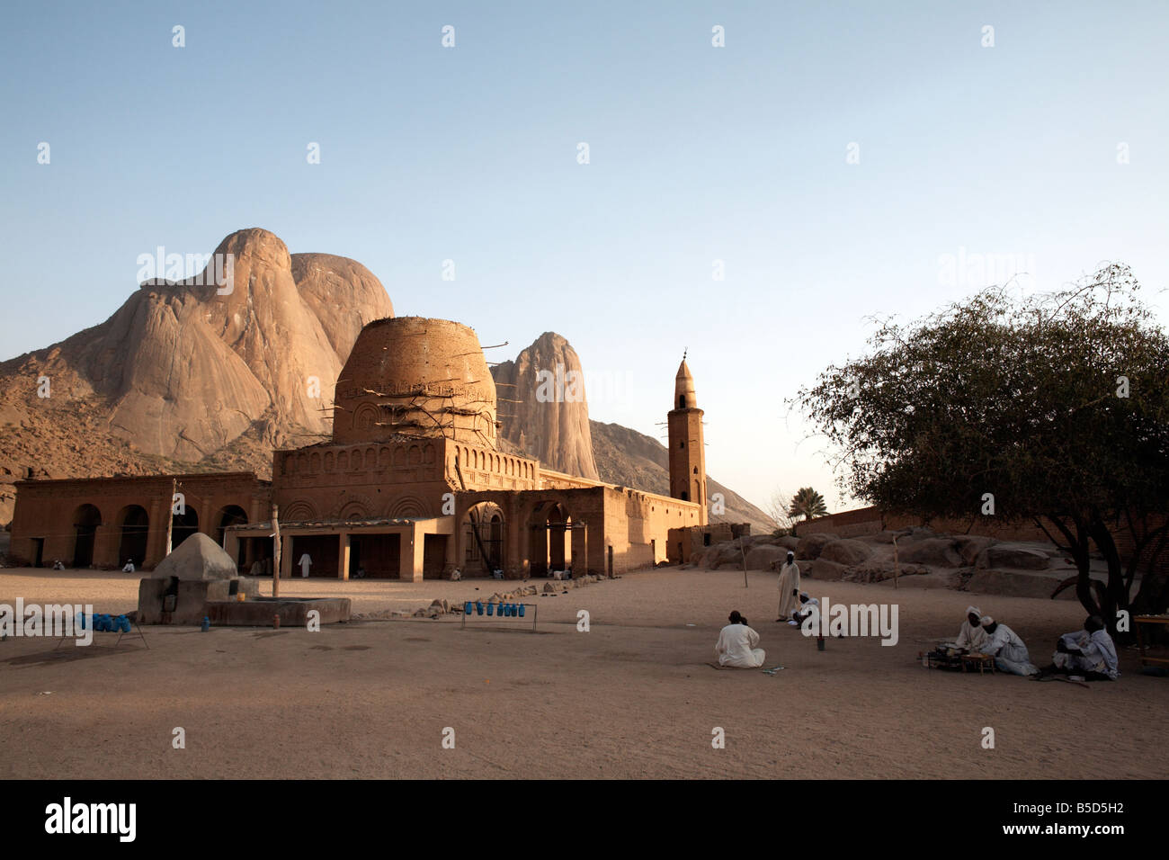 The Khatmiyah mosque at the base of the Taka Mountains, Kassala, Sudan ...