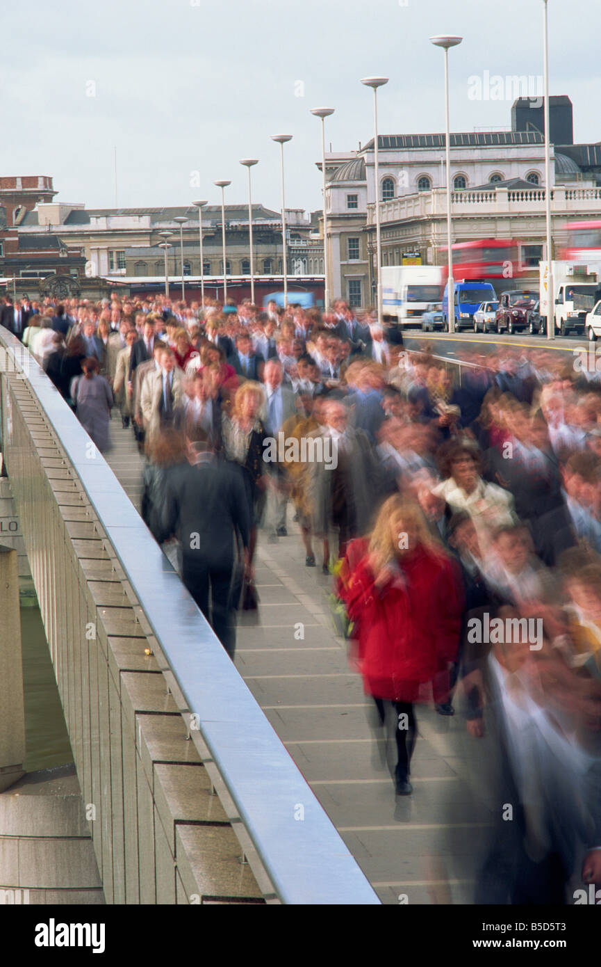 Crowds crossing london hi-res stock photography and images - Alamy