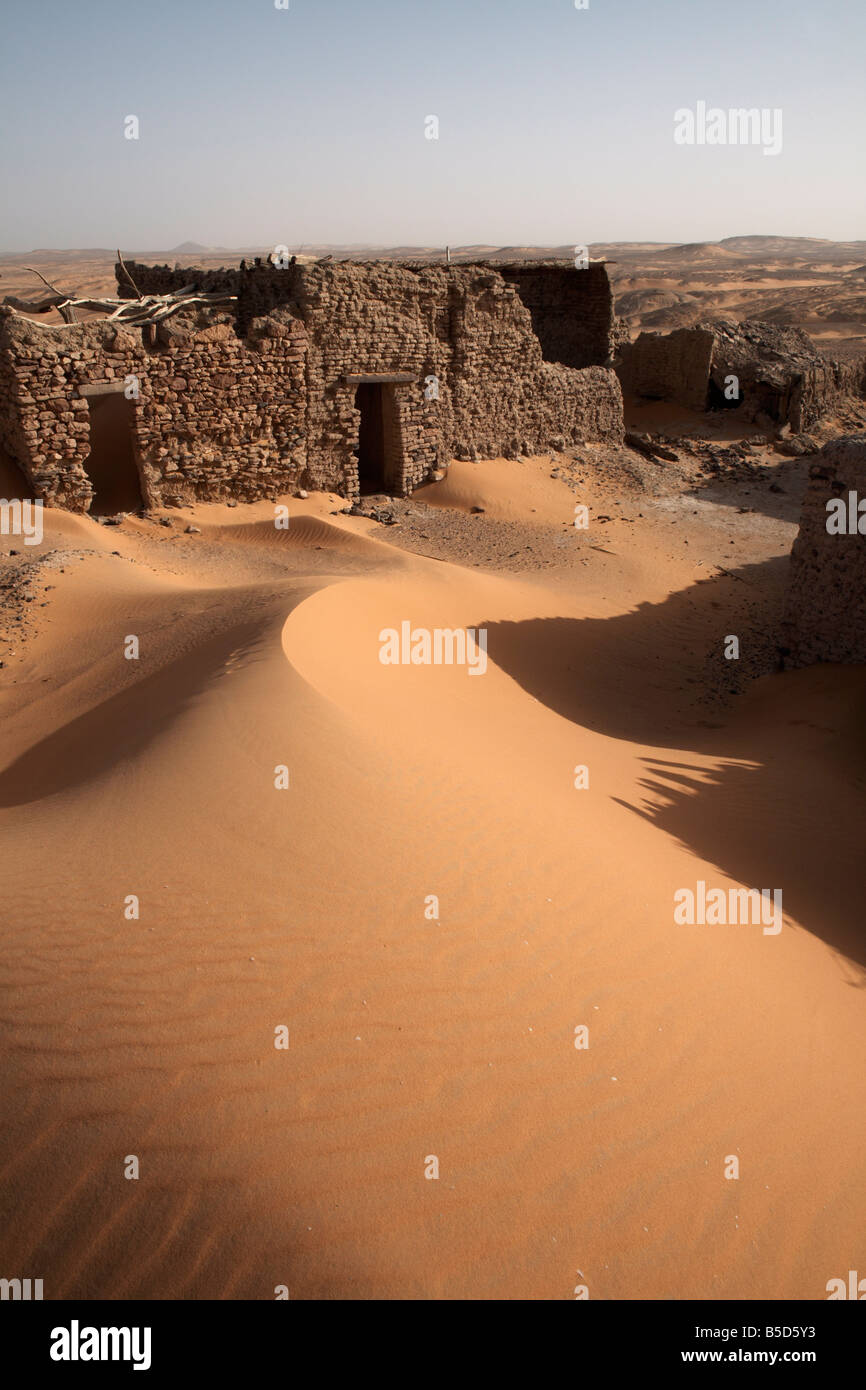 Ruin dongola hi-res stock photography and images - Alamy