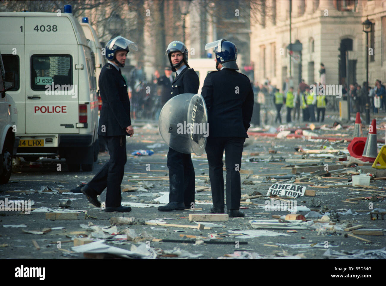 Riot police Trafalgar Square London England UK R Tomlinson Stock Photo ...