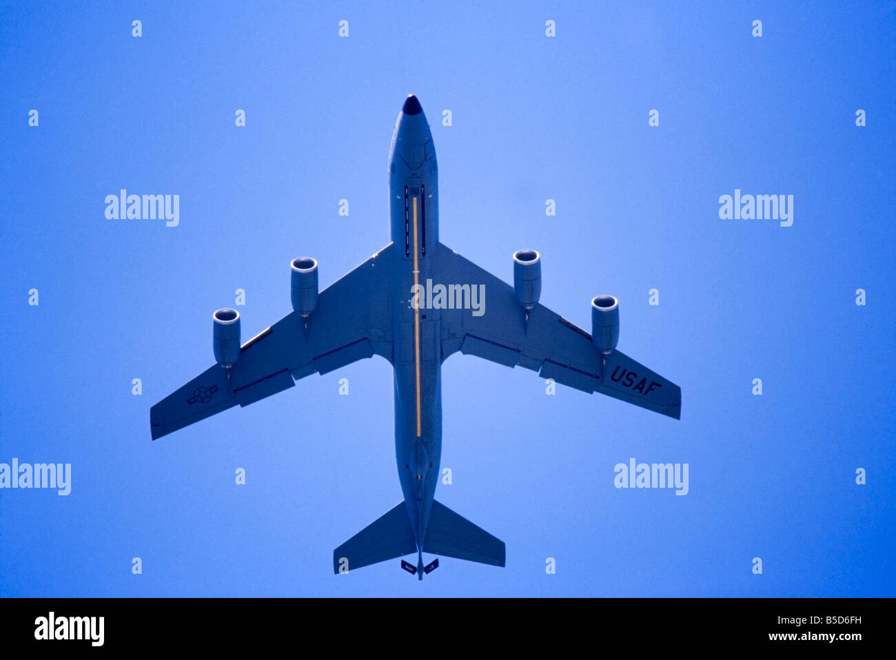 US Air Force KC-135 refueling tanker, in flight Stock Photo - Alamy