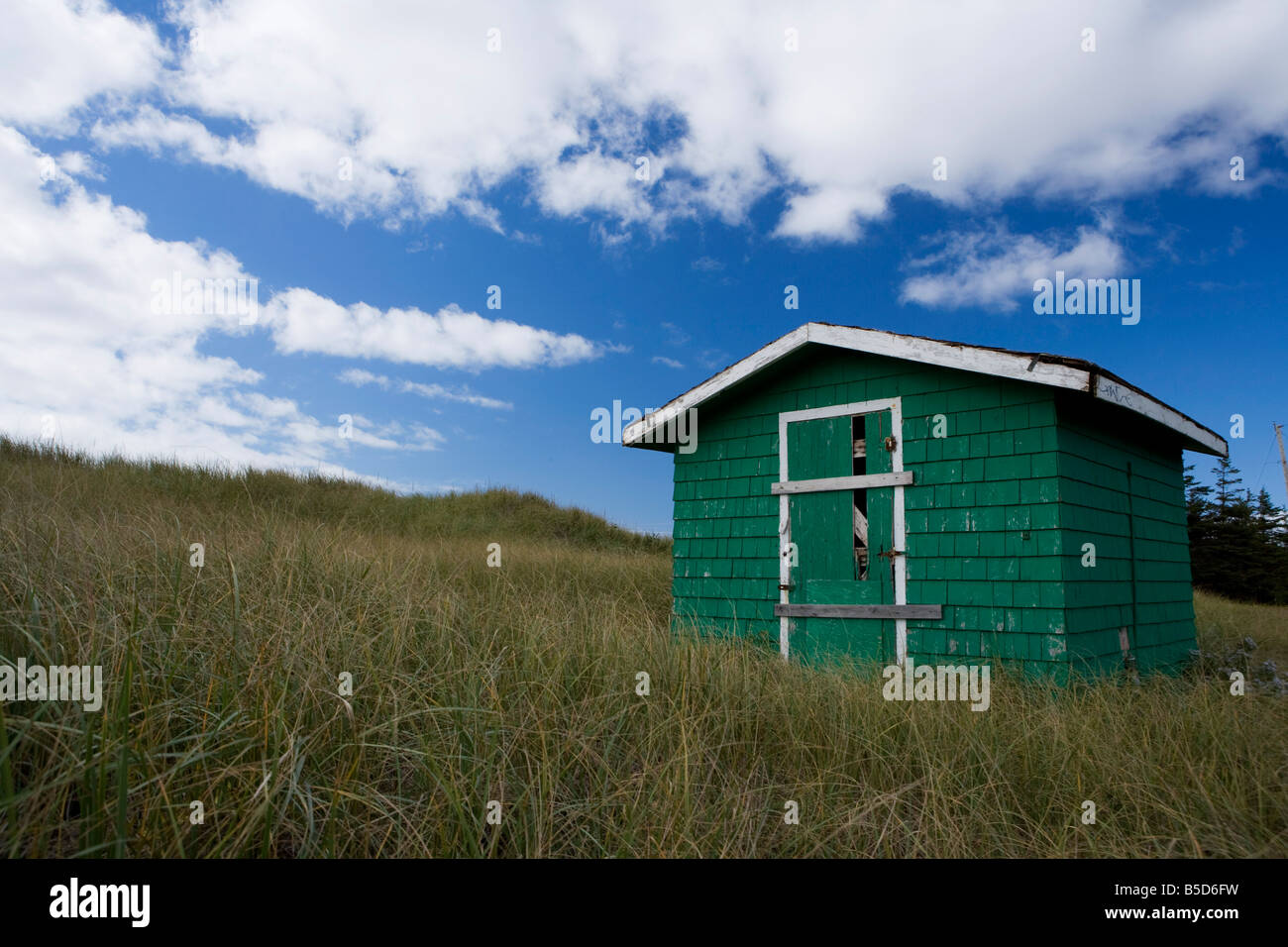 Abandoned beach shed hi-res stock photography and images - Alamy