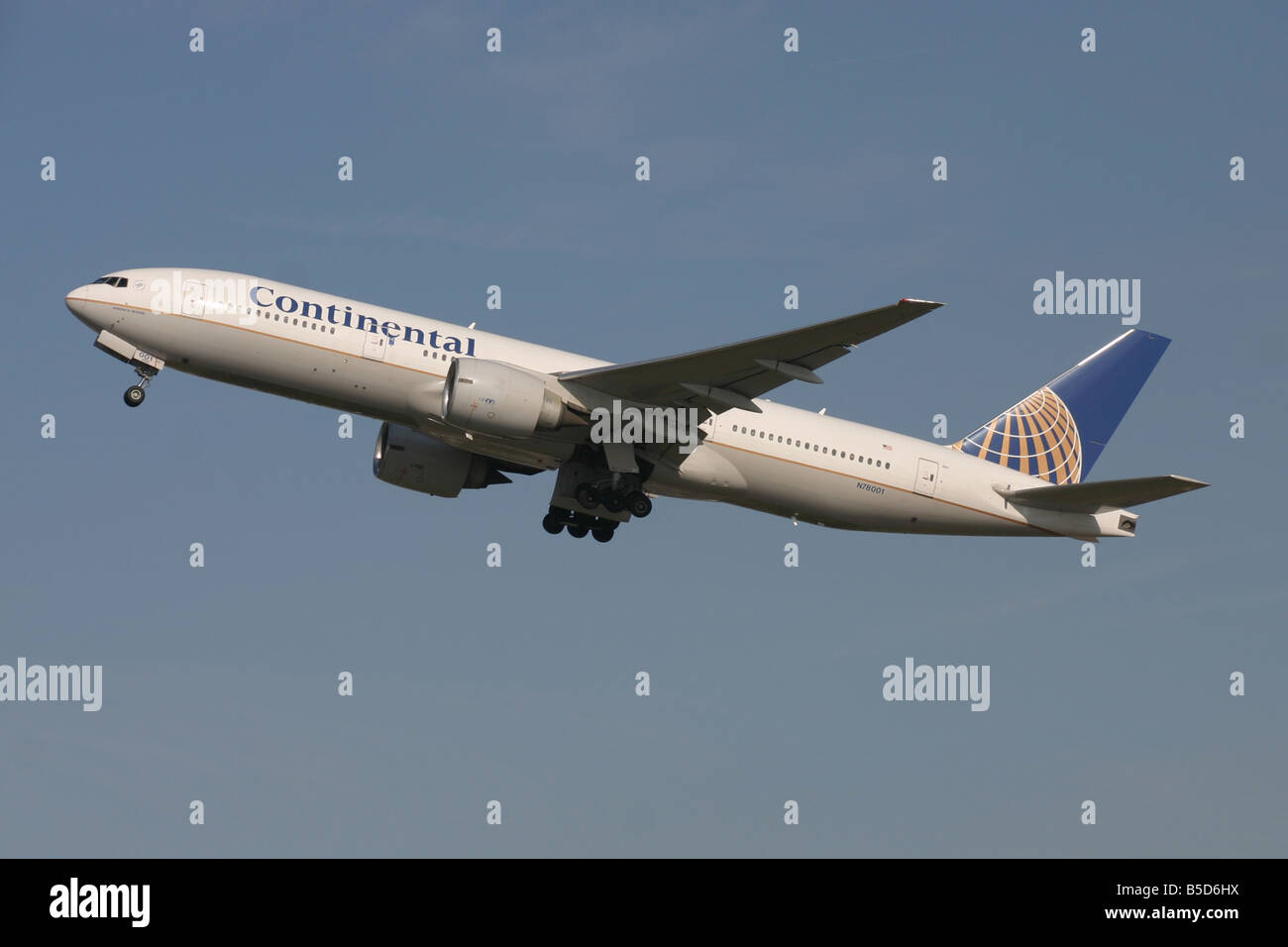 Continental airlines boeing 777 hi-res stock photography and images - Alamy