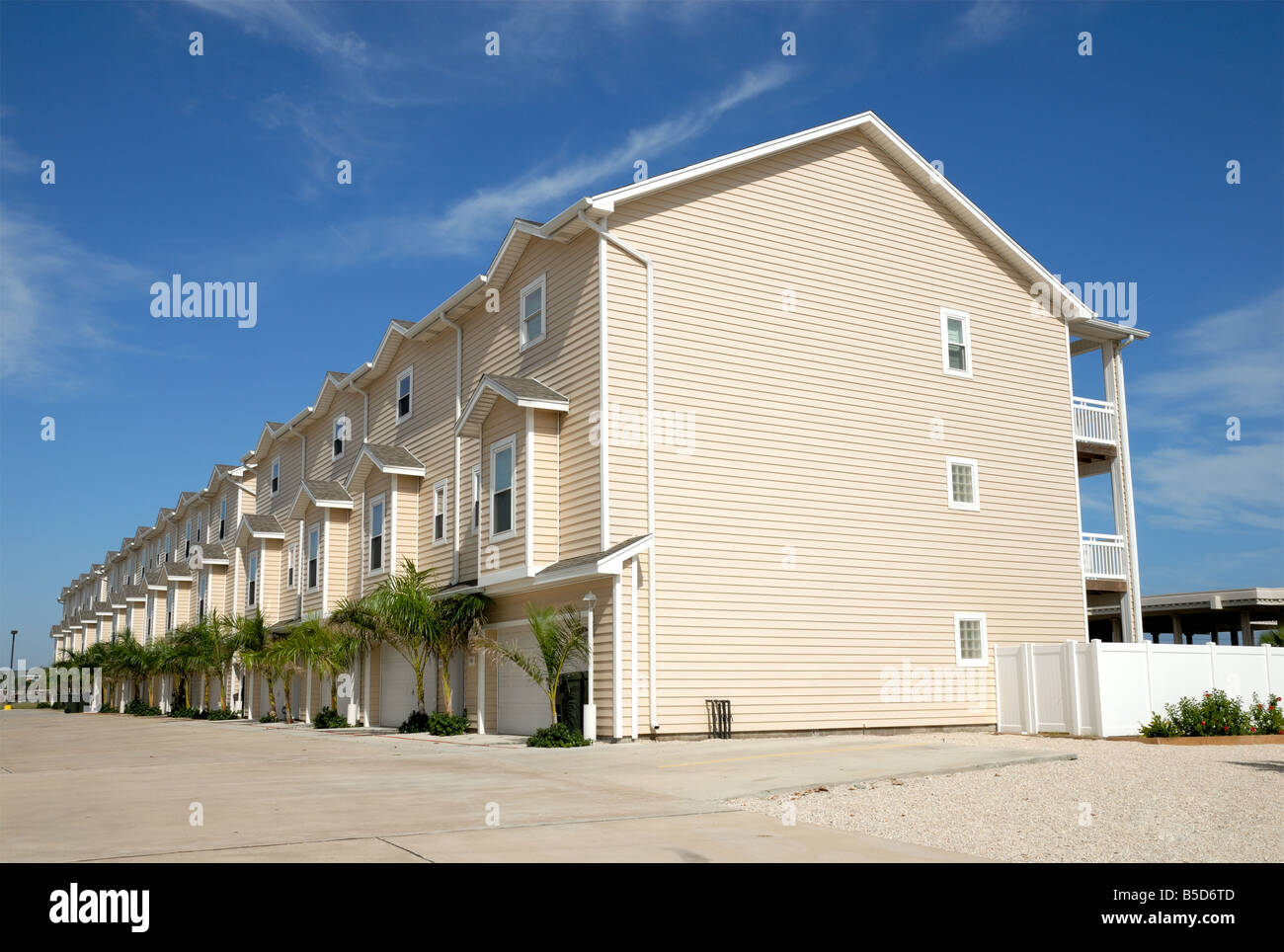 Southern suburban mansion hi-res stock photography and images - Alamy