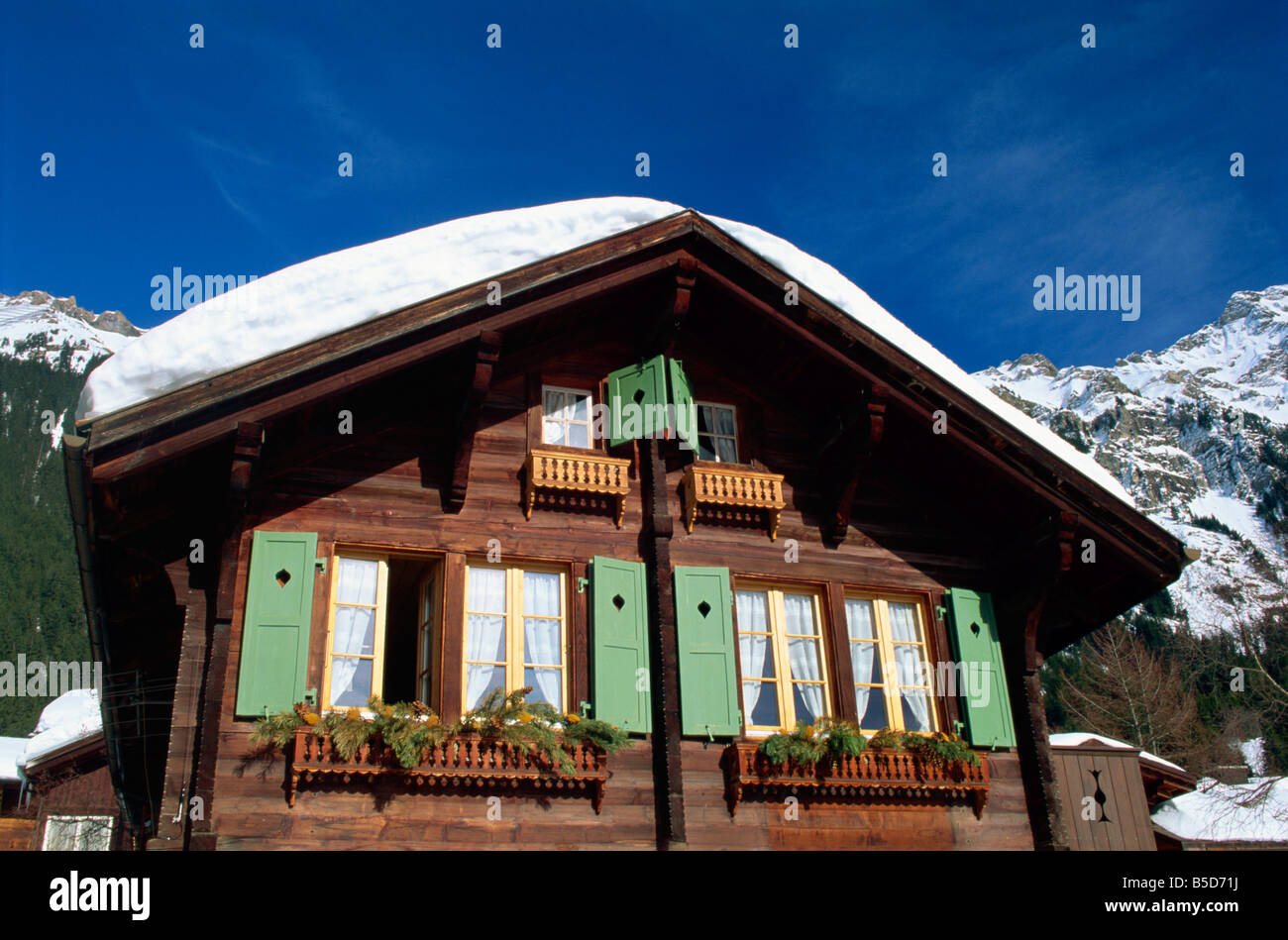 Wooden chalet switzerland snow hi-res stock photography and images - Alamy