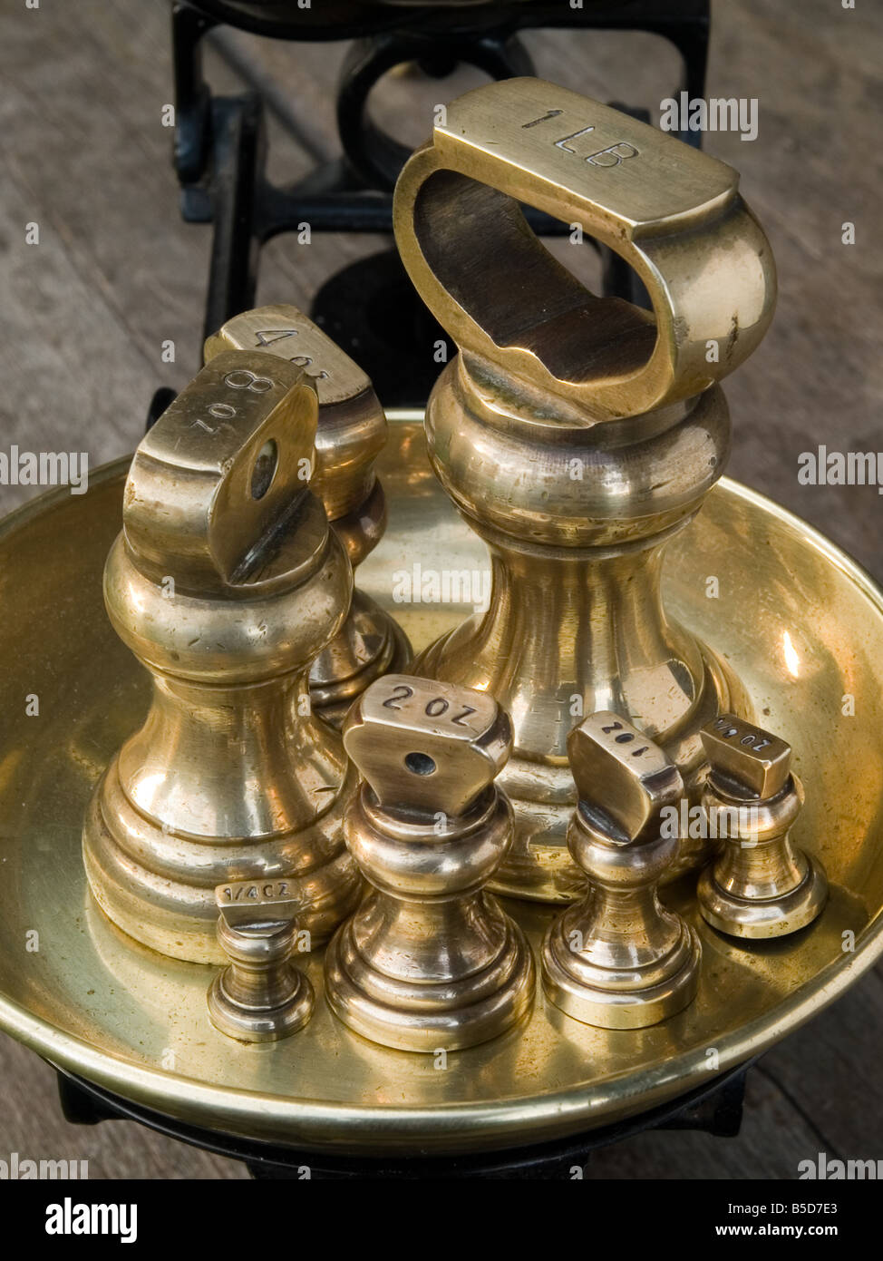 Brass weights hi-res stock photography and images - Alamy