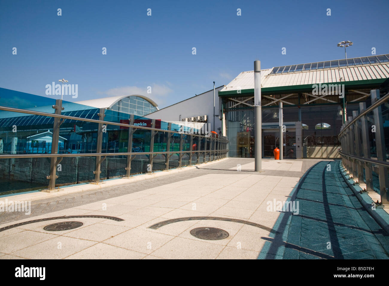 Celtic Gateway Bridge, entrance to port terminal building, Holyhead ...