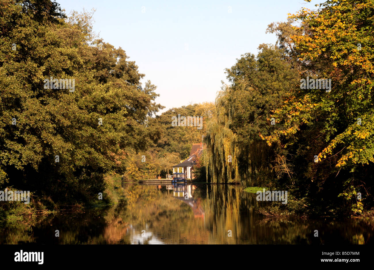 River Wey in Weybridge, Elmbridge, Surrey Stock Photo - Alamy