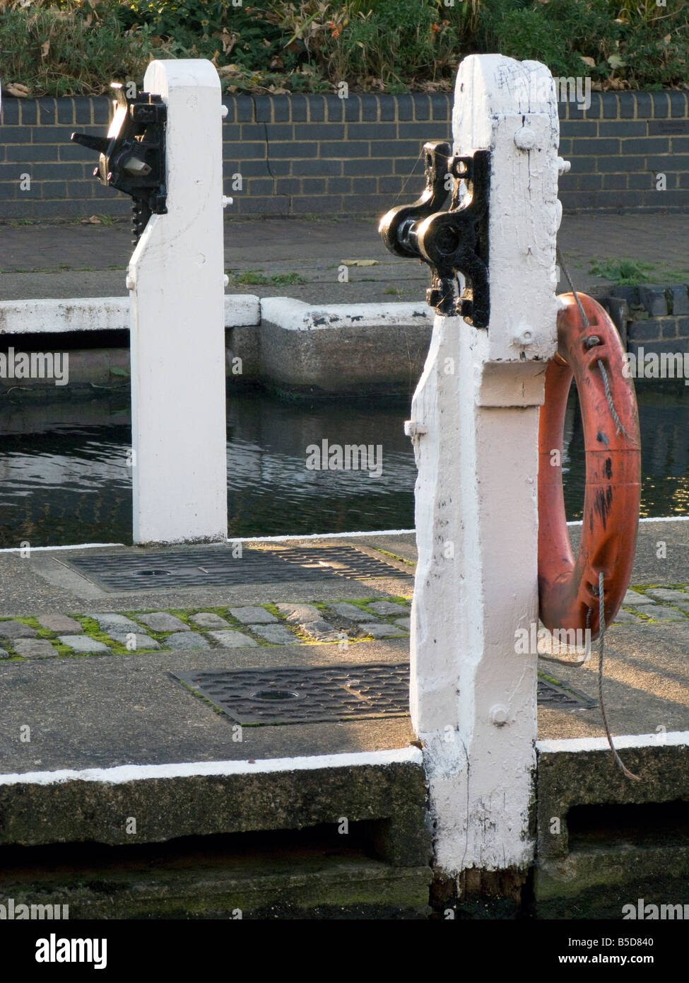 UK. View of St. Pancras lock at the Regent's Canal in London Photo ...