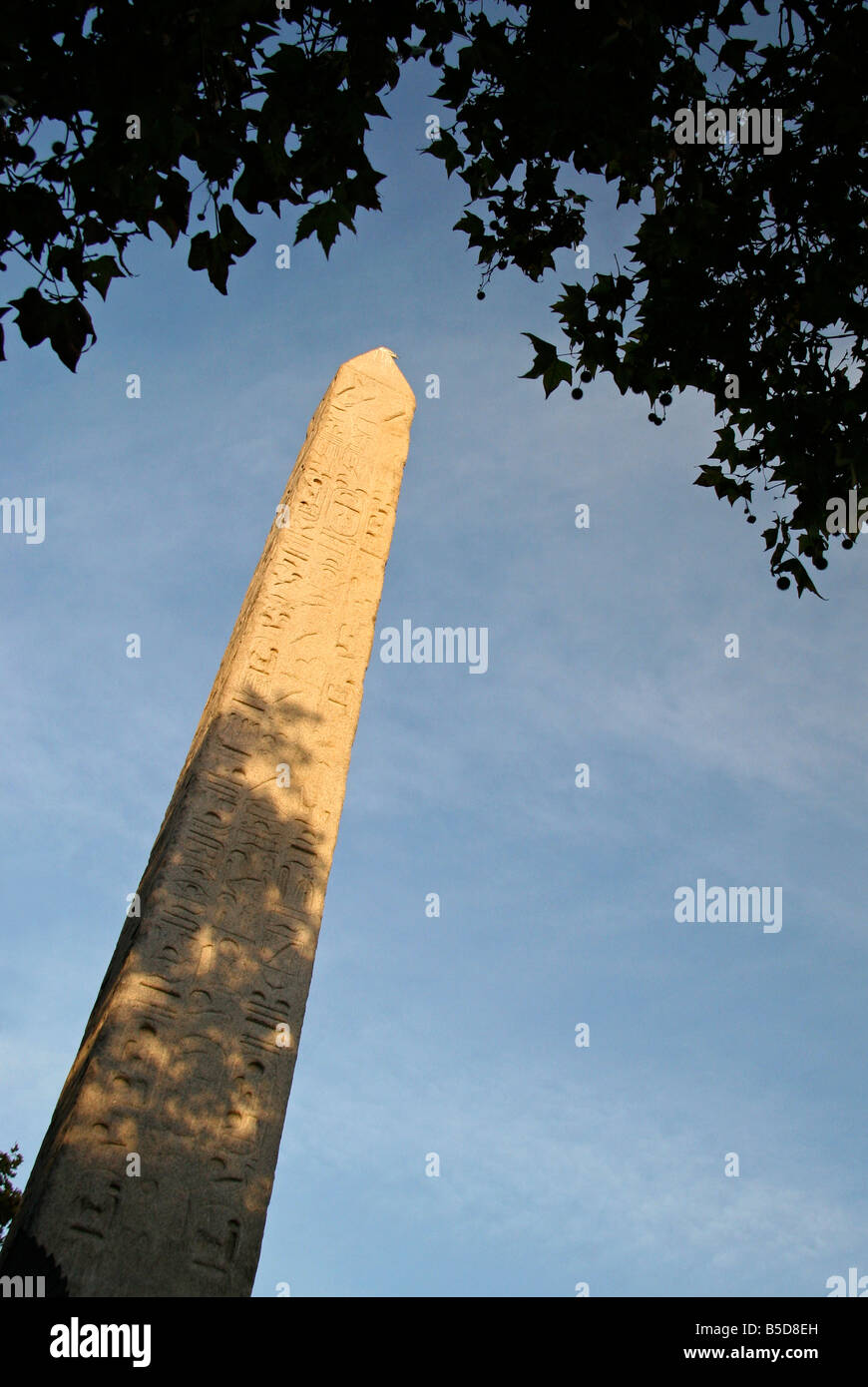 Cleopatra's needle, ancient Egyptian obelisk, Victoria Embankment ...