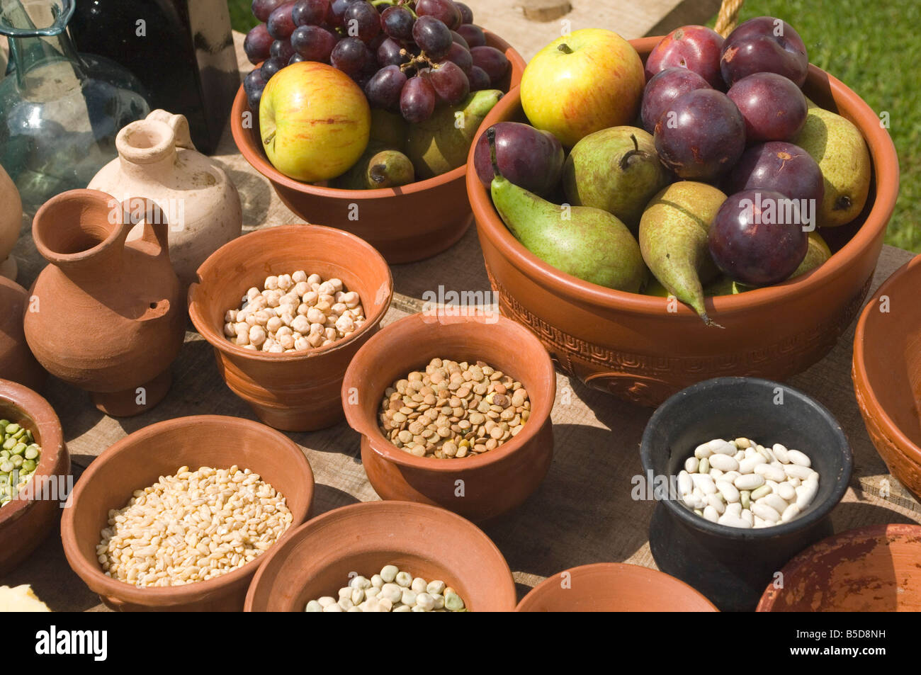 Utensils and food items believed available to Roman soldiers ...