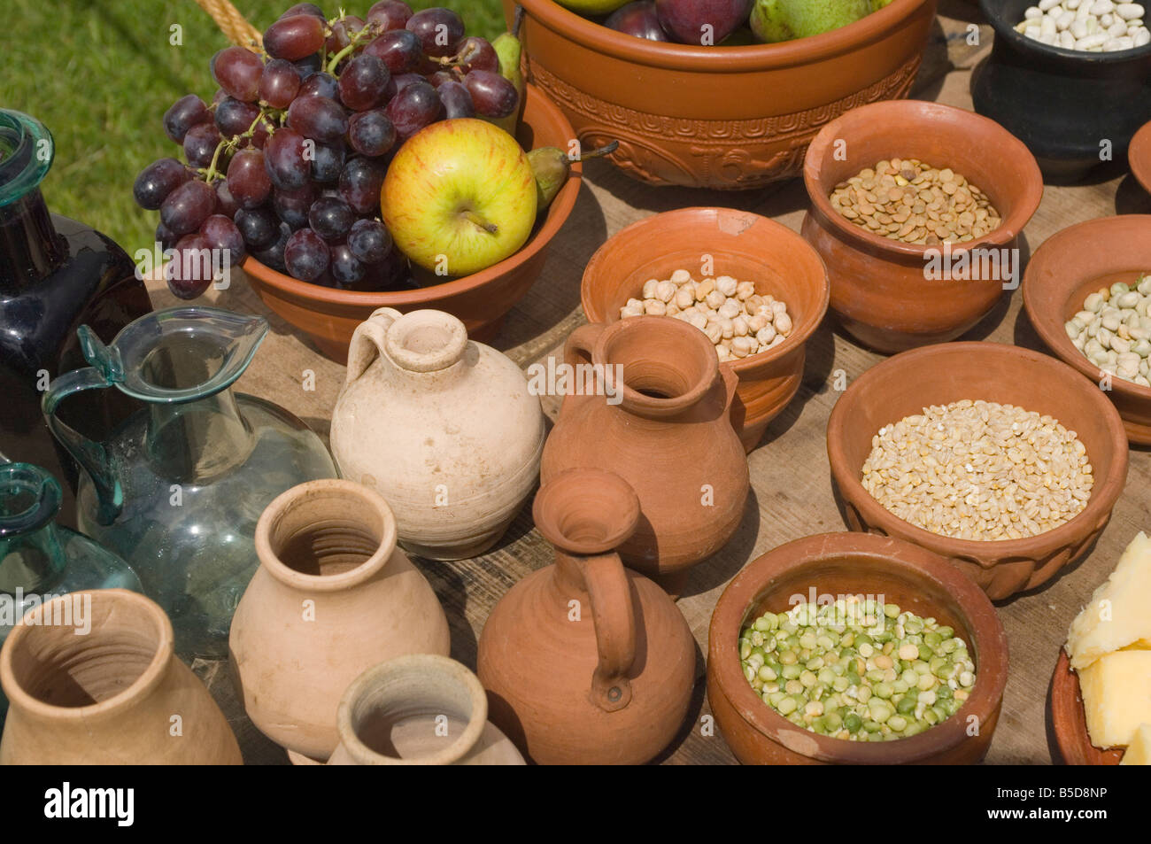 Utensils and food items believed available to Roman soldiers ...