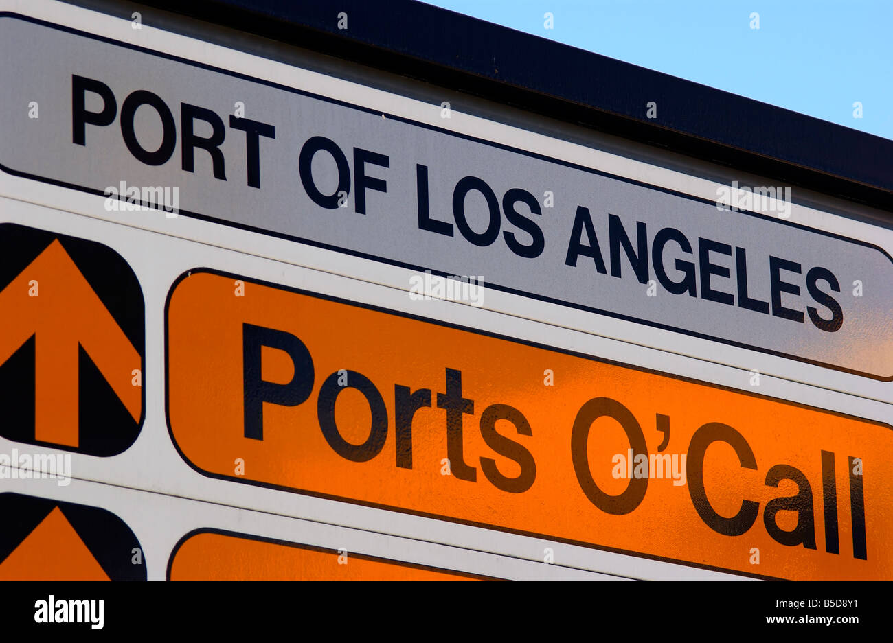 Cargo ship entering port los hi-res stock photography and images - Alamy