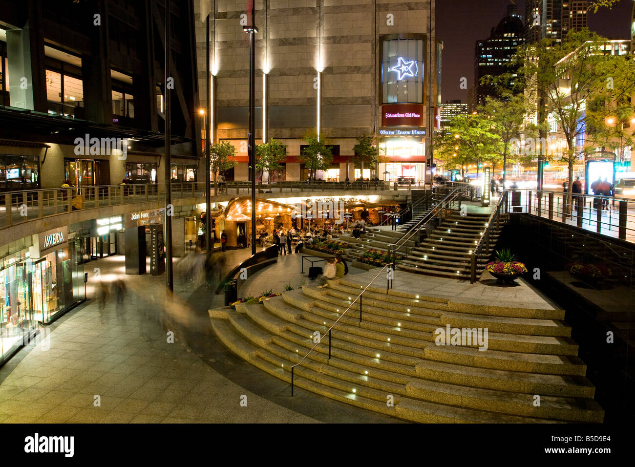Sunken plaza hi-res stock photography and images - Alamy