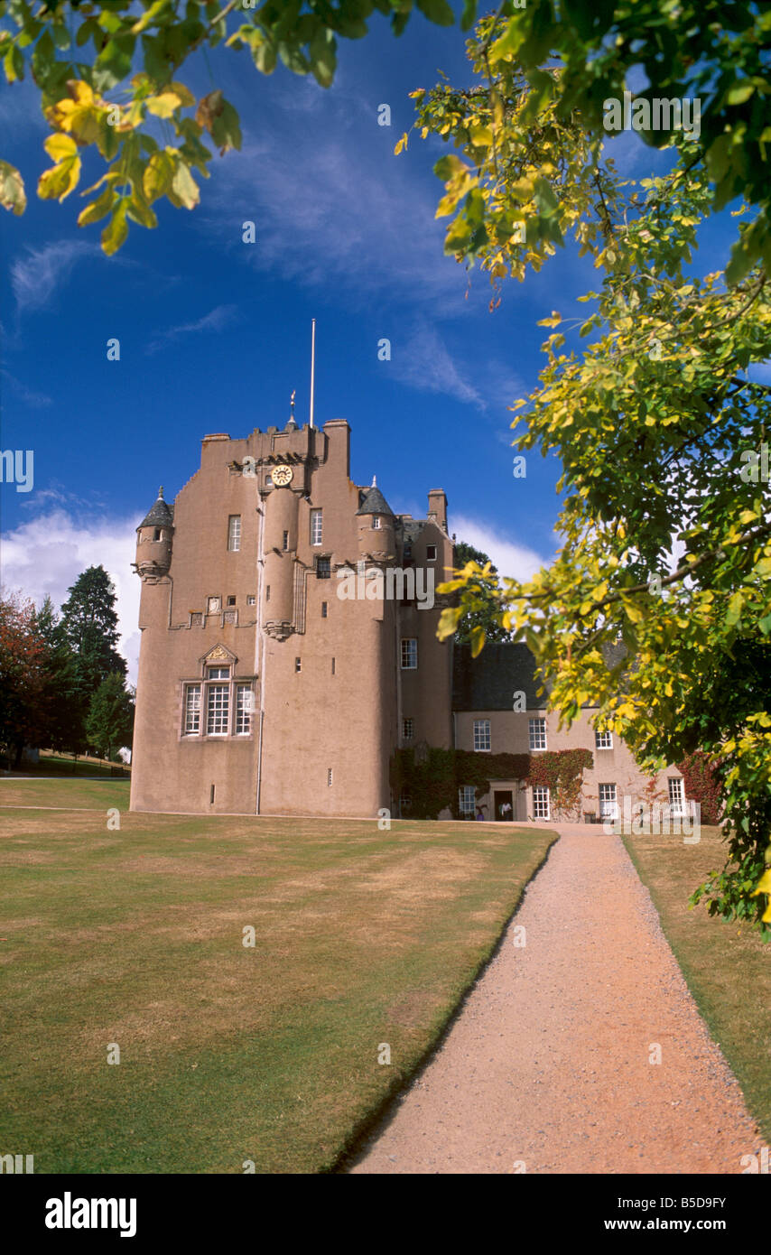 Crathes Castle, 16th century tower house, well-known gardens, near ...