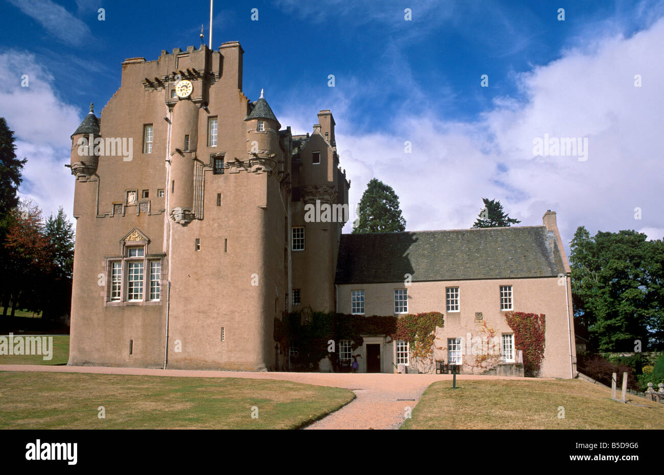 Crathes Castle, 16th century tower house, well-known gardens, near ...