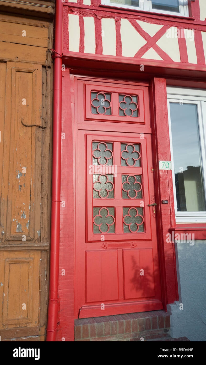Red door hi-res stock photography and images - Alamy