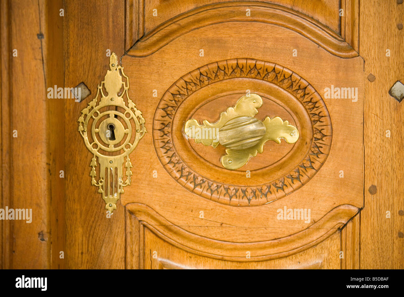 Ornate woodcarving hi-res stock photography and images - Alamy