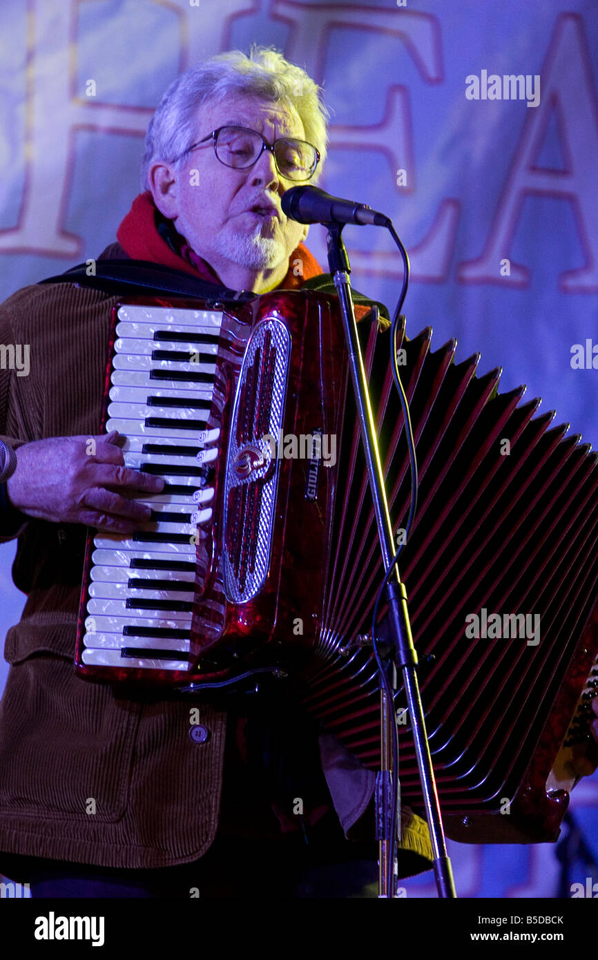 Rolf harris singer hi-res stock photography and images - Alamy