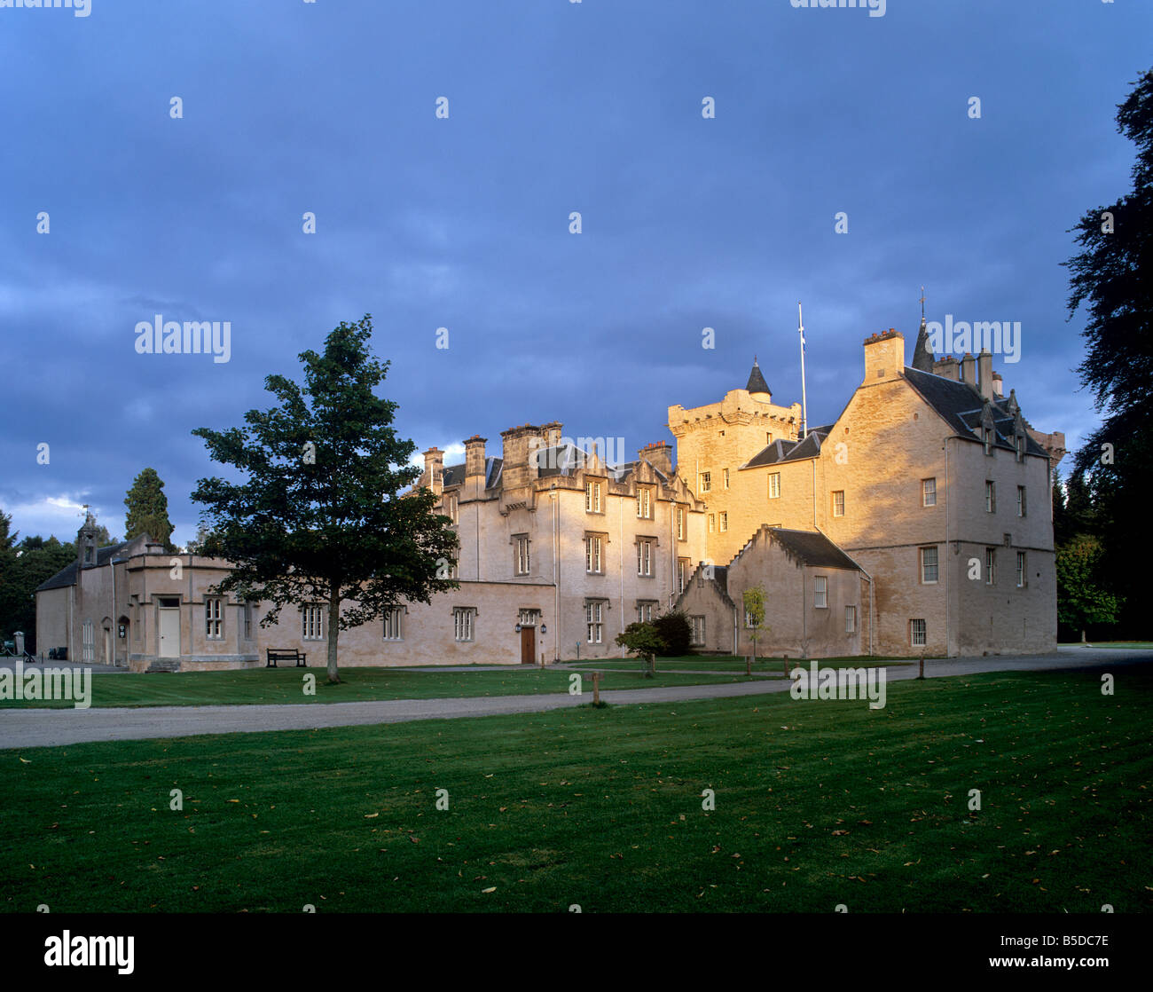 Z plan tower house hi-res stock photography and images - Alamy