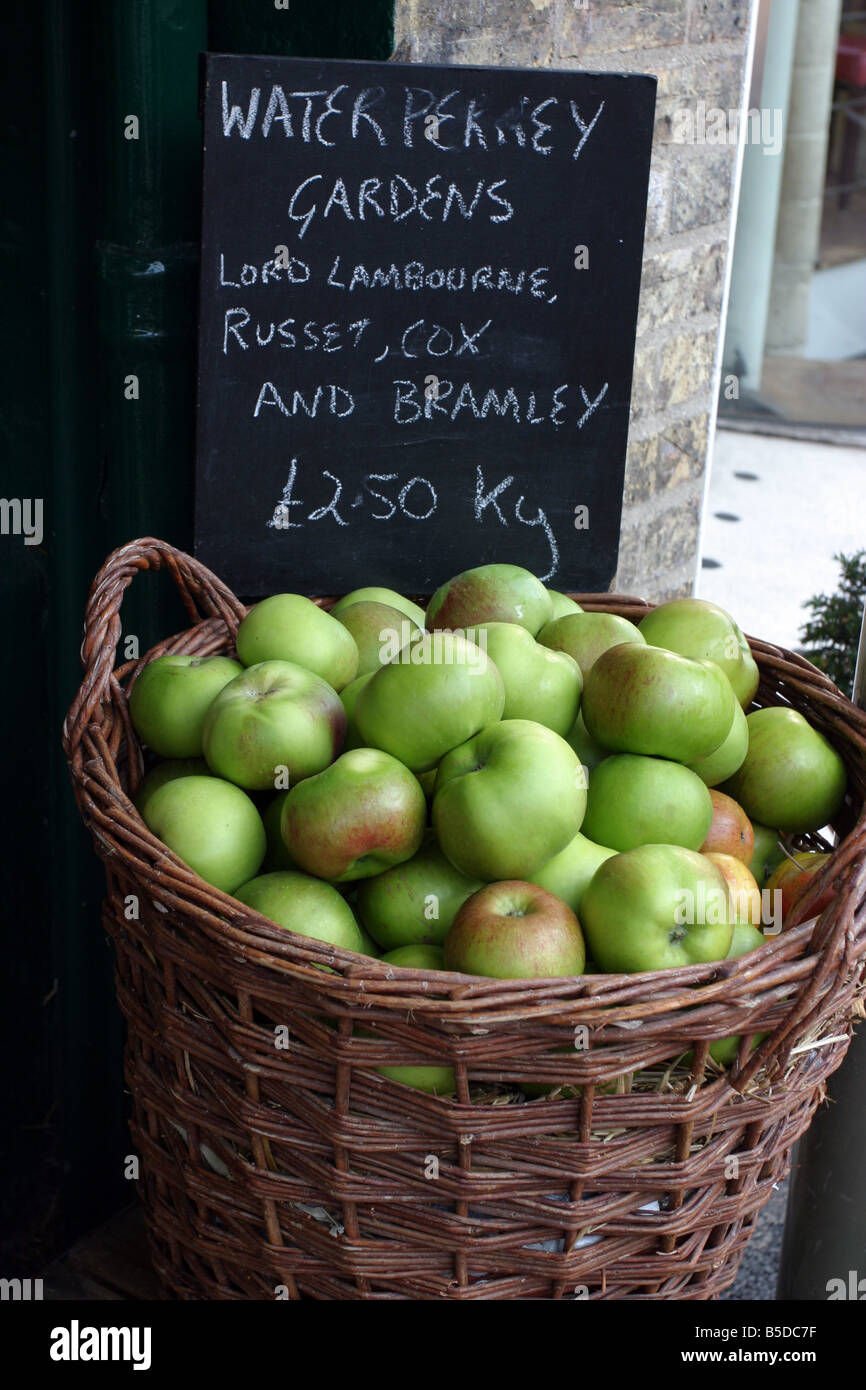 Seasonal produce uk hi-res stock photography and images - Alamy