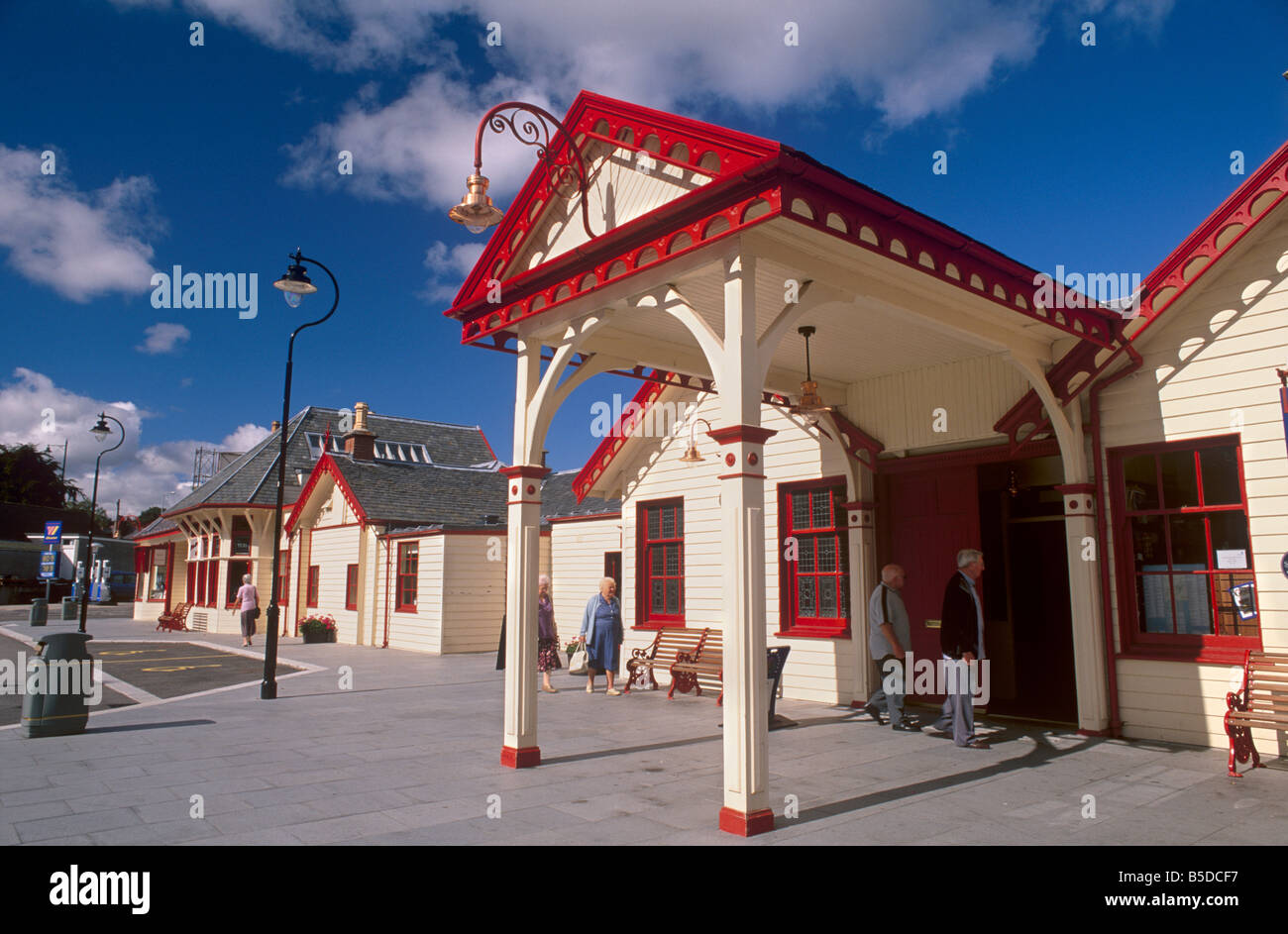 Victorian stations hi-res stock photography and images - Alamy