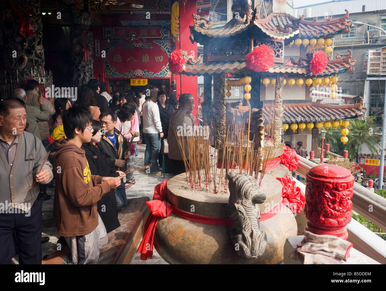 Worshippers praying during Chinese New Year at a Taiwanese Chinese ...