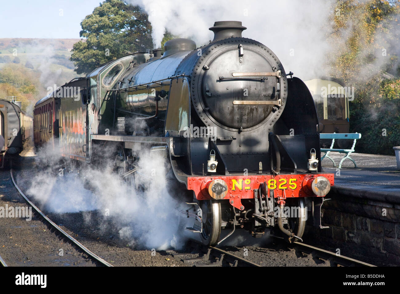 Steam train uk 1930s hi-res stock photography and images - Alamy