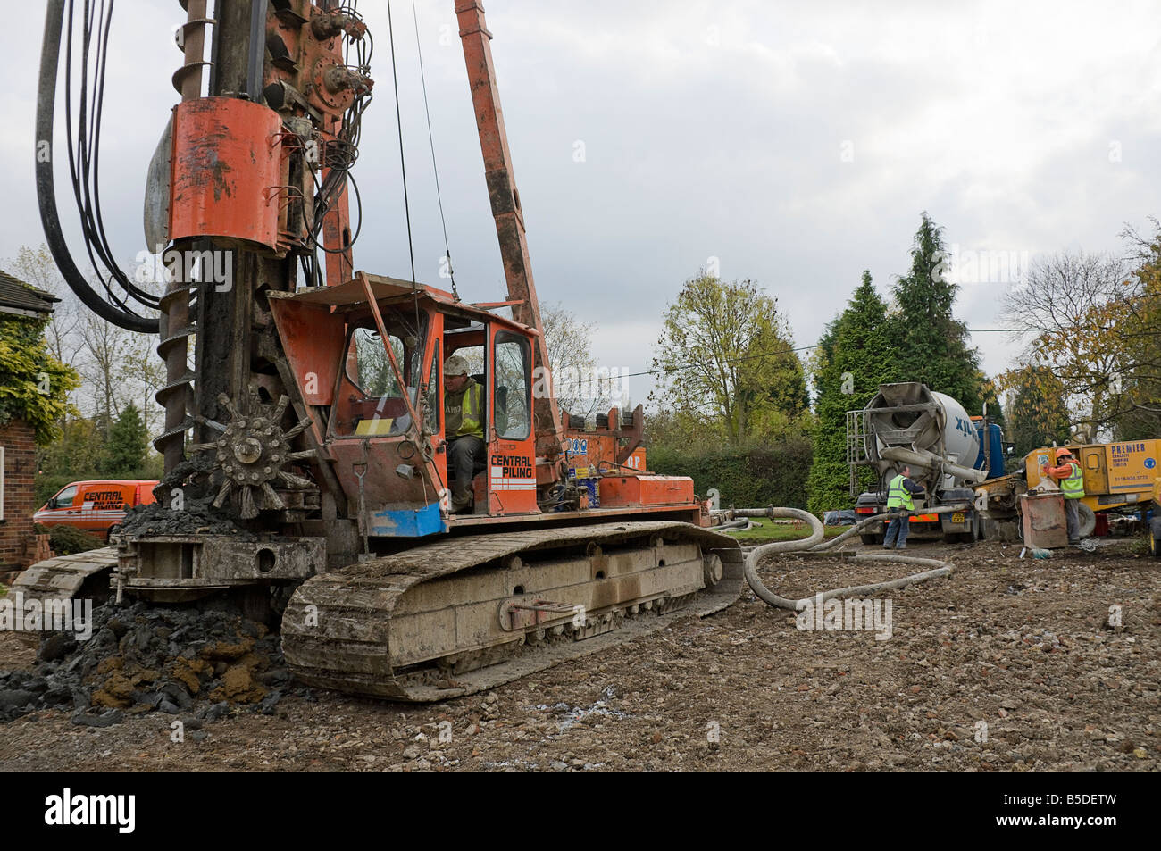 Concrete footing hi-res stock photography and images - Alamy
