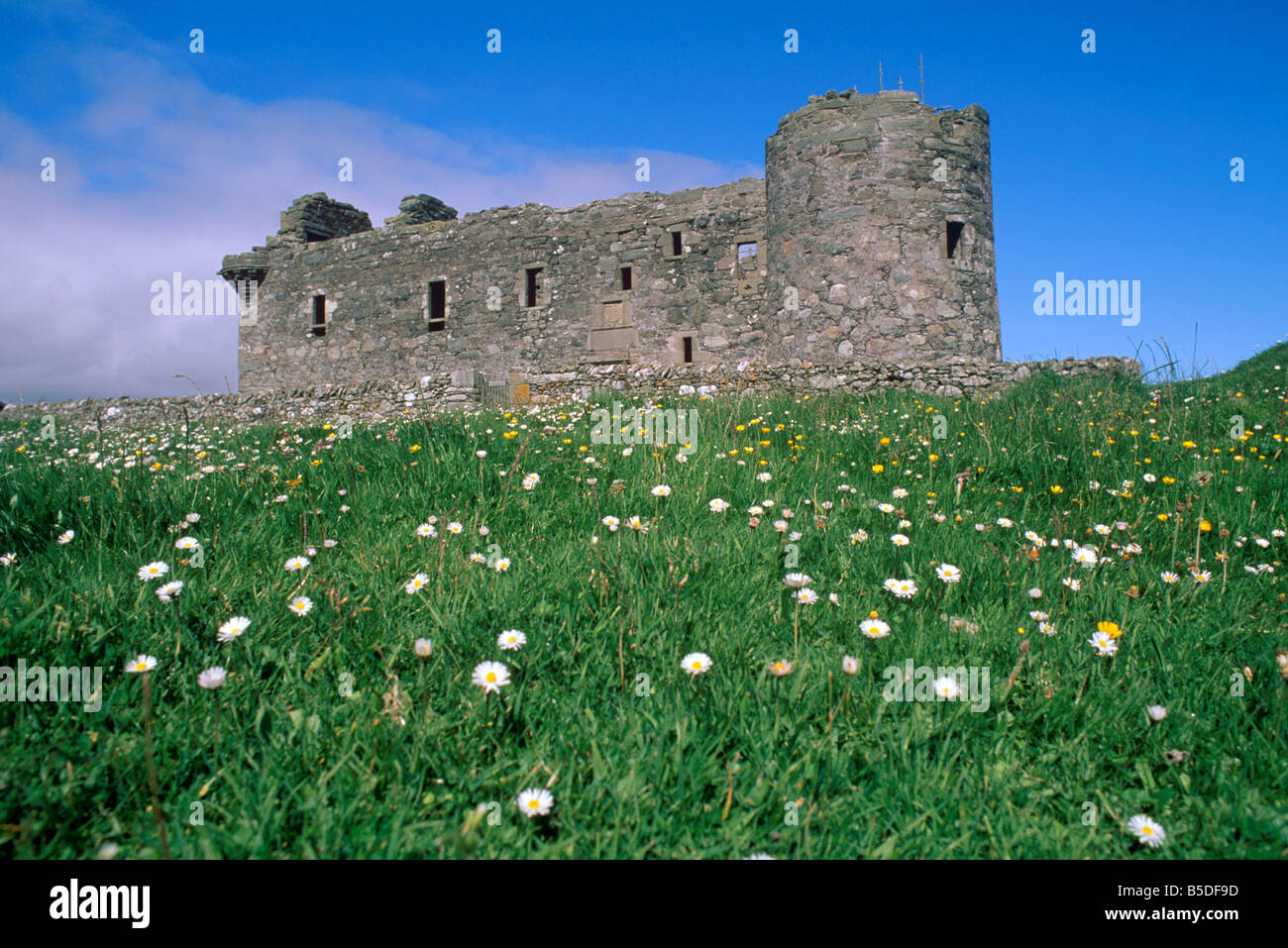 Muness Castle, castle in Great Britain, half-brother of Robert Stewart ...