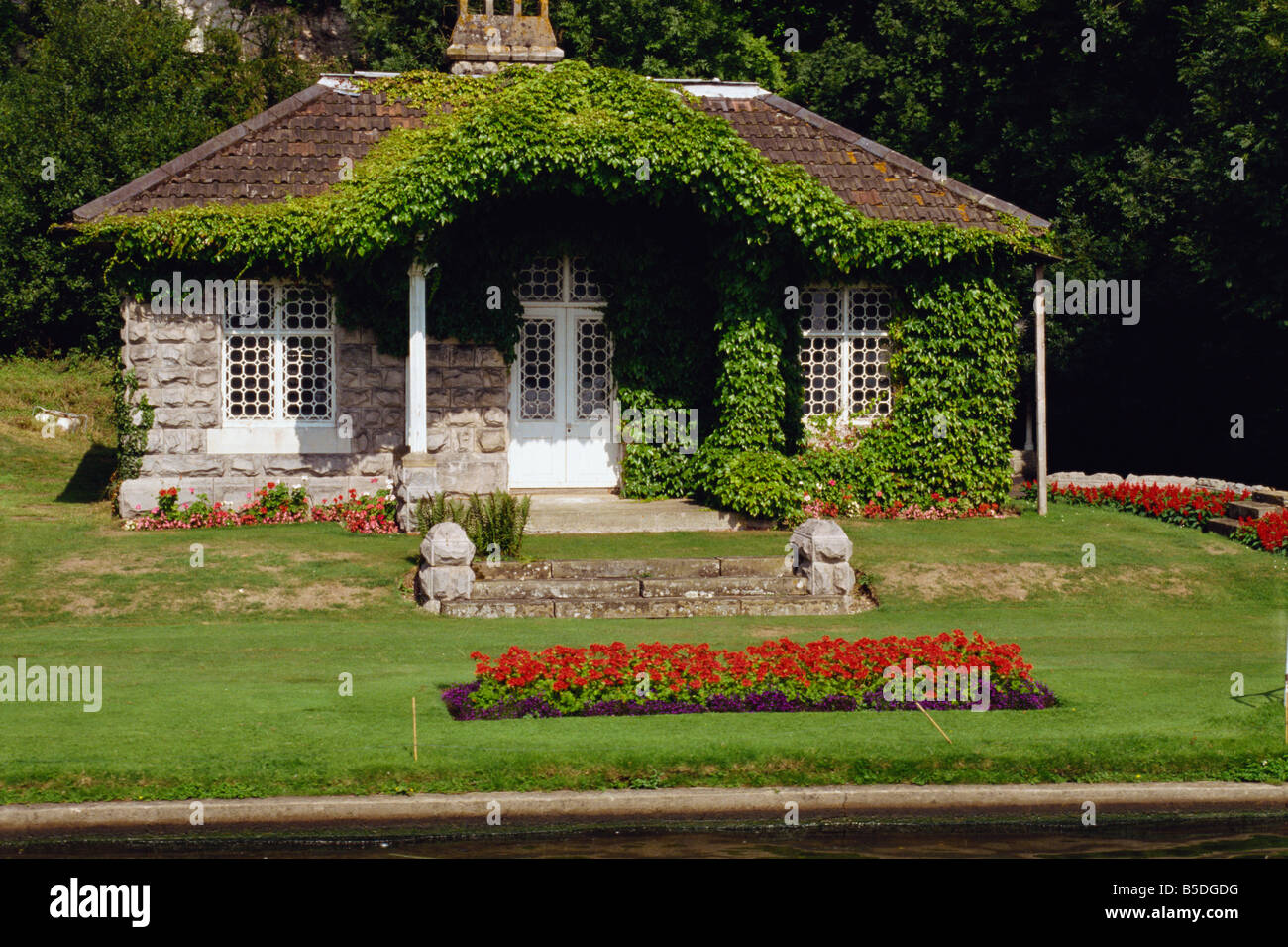 Thameside hi-res stock photography and images - Alamy