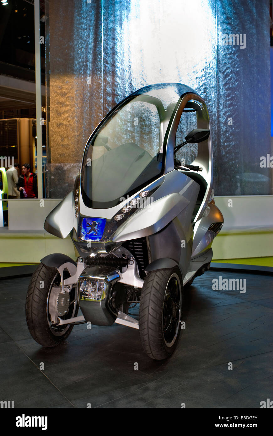 Paris France, Front Display, "low carbon" "Electric Hybrid Motor ...