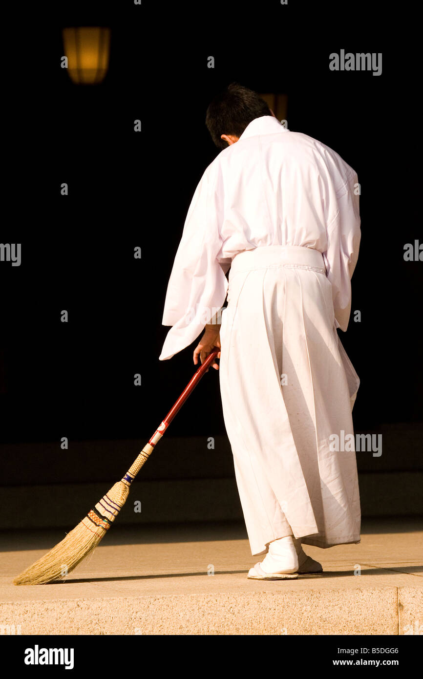 Shinto monk hi-res stock photography and images - Alamy