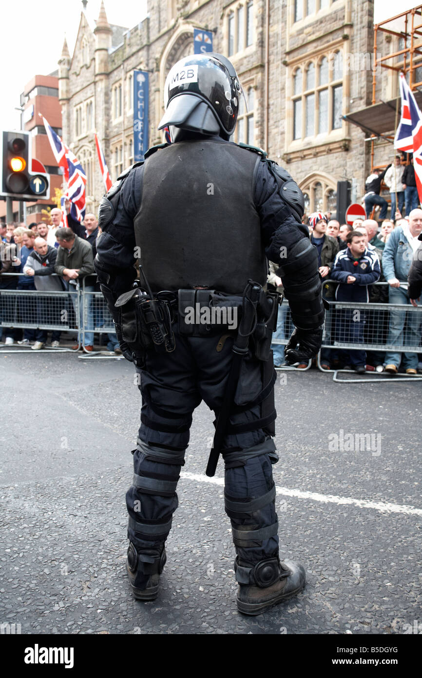 PSNI Police Service of Northern Ireland riot control officer stands ...