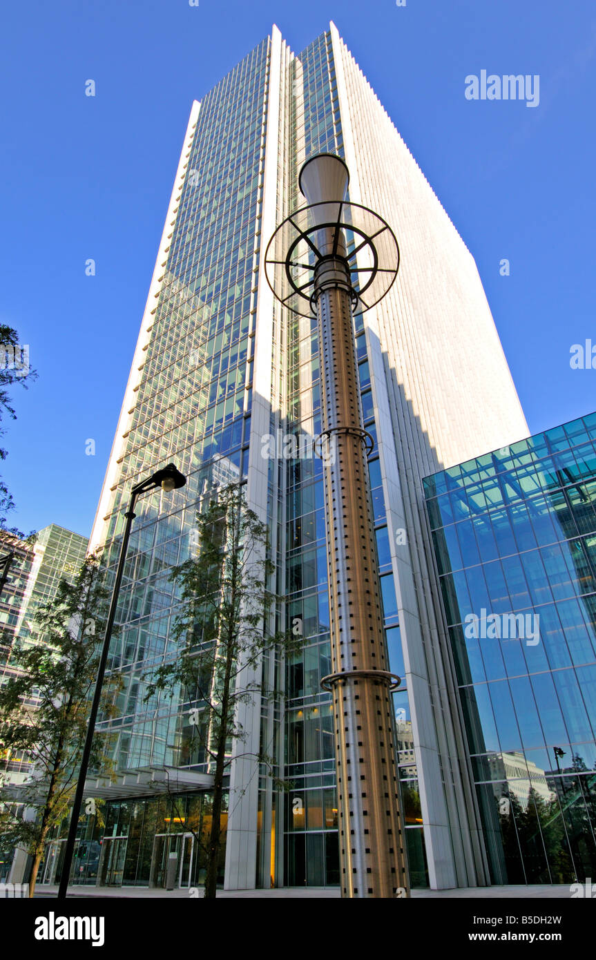 10 Upper Bank Street, Canary Wharf, East London E14, United Kingdom ...