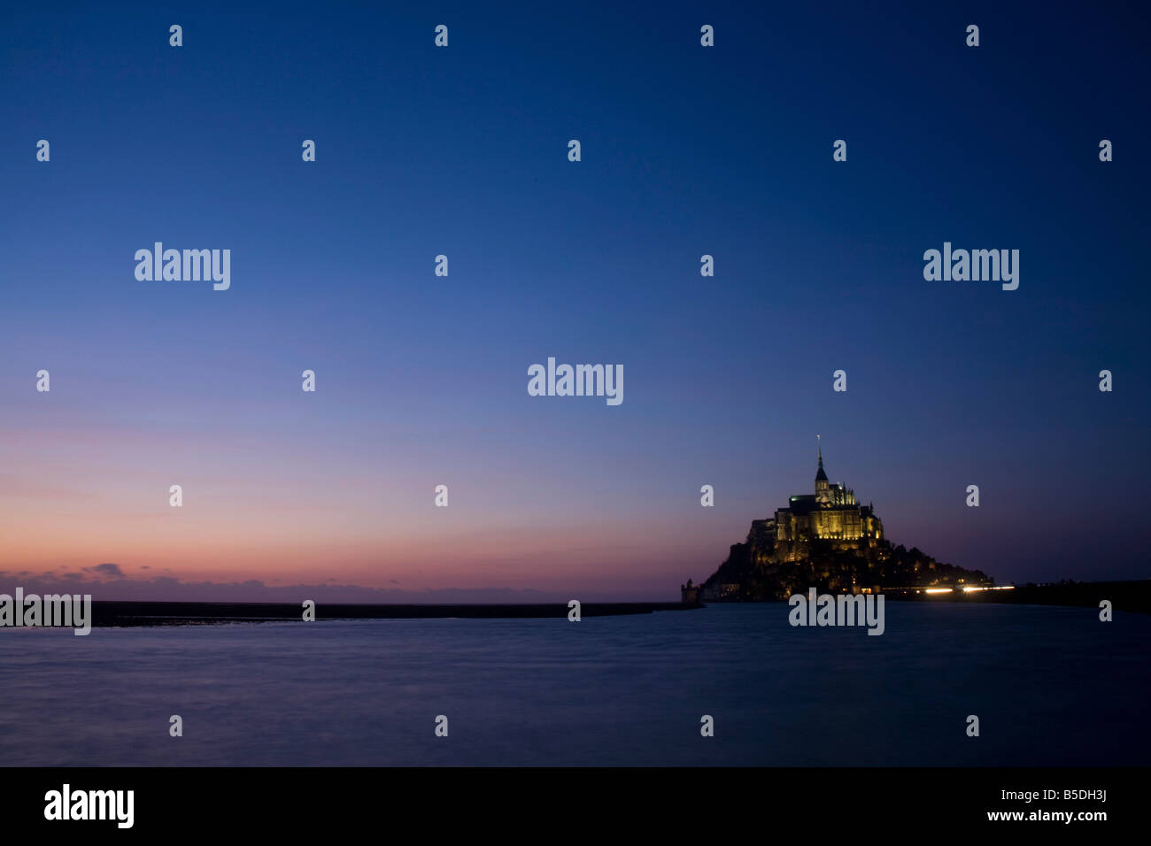 St michelle hi-res stock photography and images - Alamy