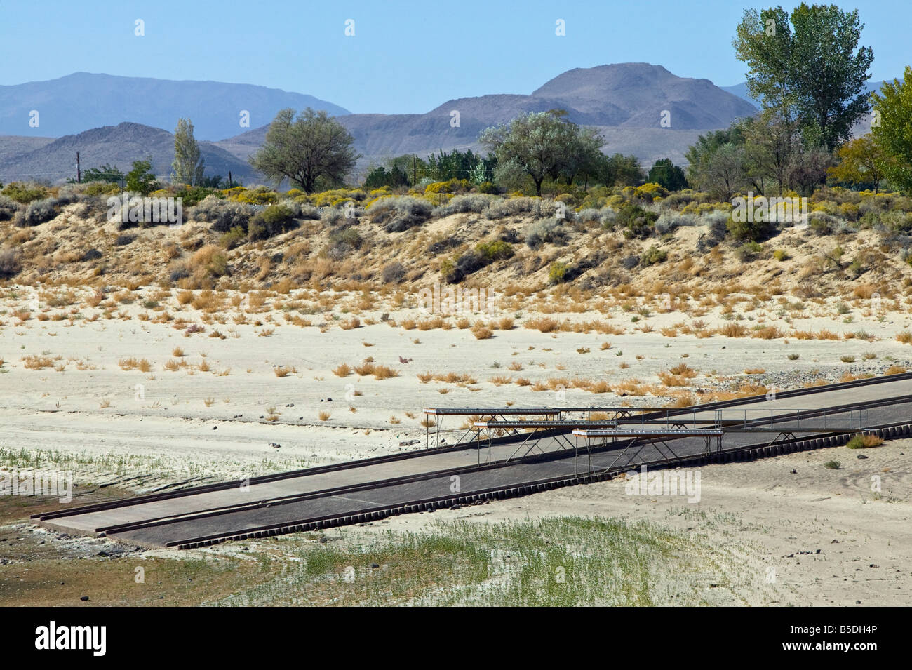 Reservoir bed hi-res stock photography and images - Alamy