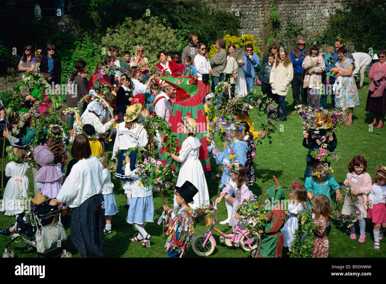May garlands hi-res stock photography and images - Alamy
