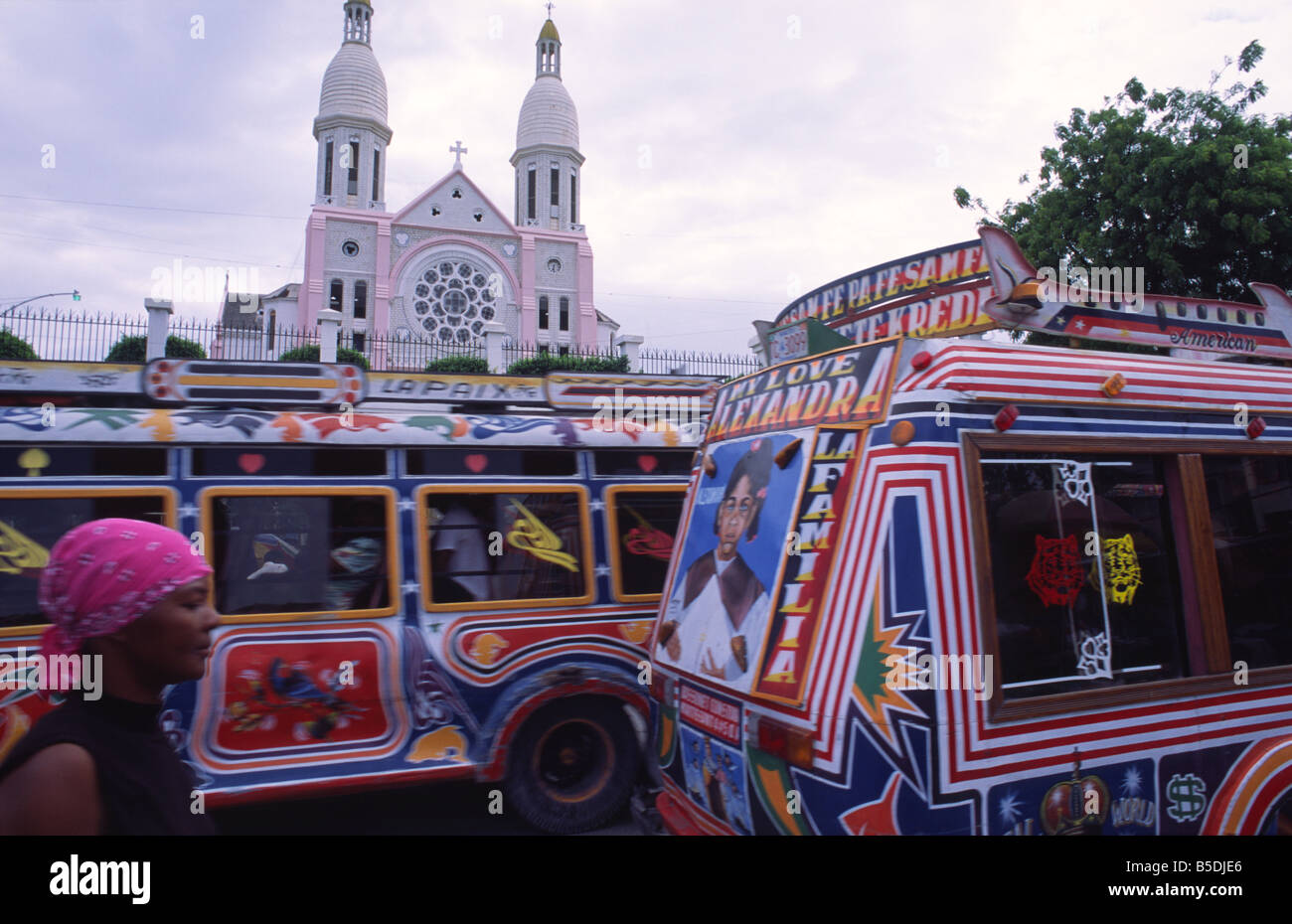 The hustle and bustle of downtown Port-au-Prince in Haiti with ‘taps ...