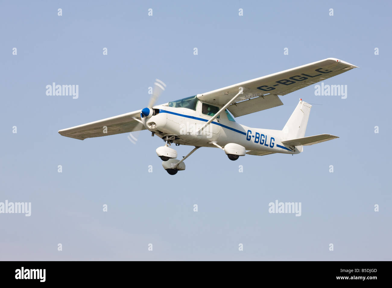 Cessna 152 cockpit hi-res stock photography and images - Alamy